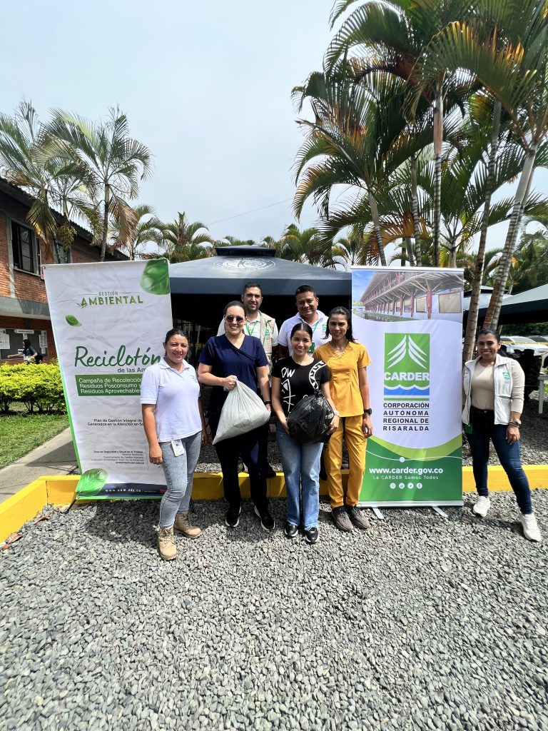 Unidos por un futuro sostenible: Compromiso ambiental que transforma ...